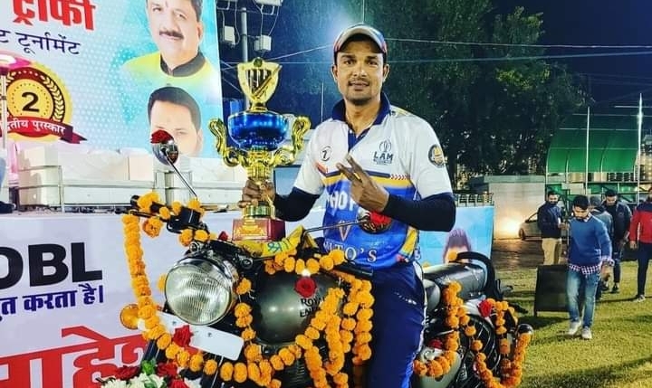 कौतुकास्पद! कुर्डुवाडीतील टेनिस क्रिकेट स्टार कृष्णा सातपुतेची भारतीय ...